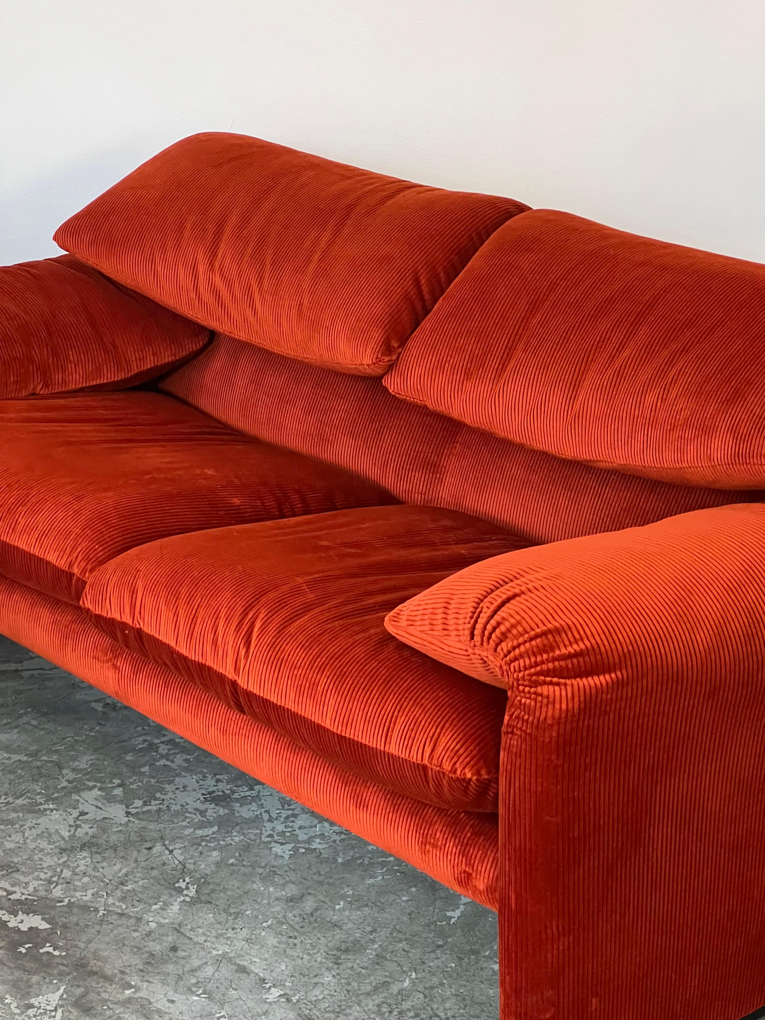 Maralunga 2-seater sofa by Vico Magistretti for Cassina Italy 1973 For ...