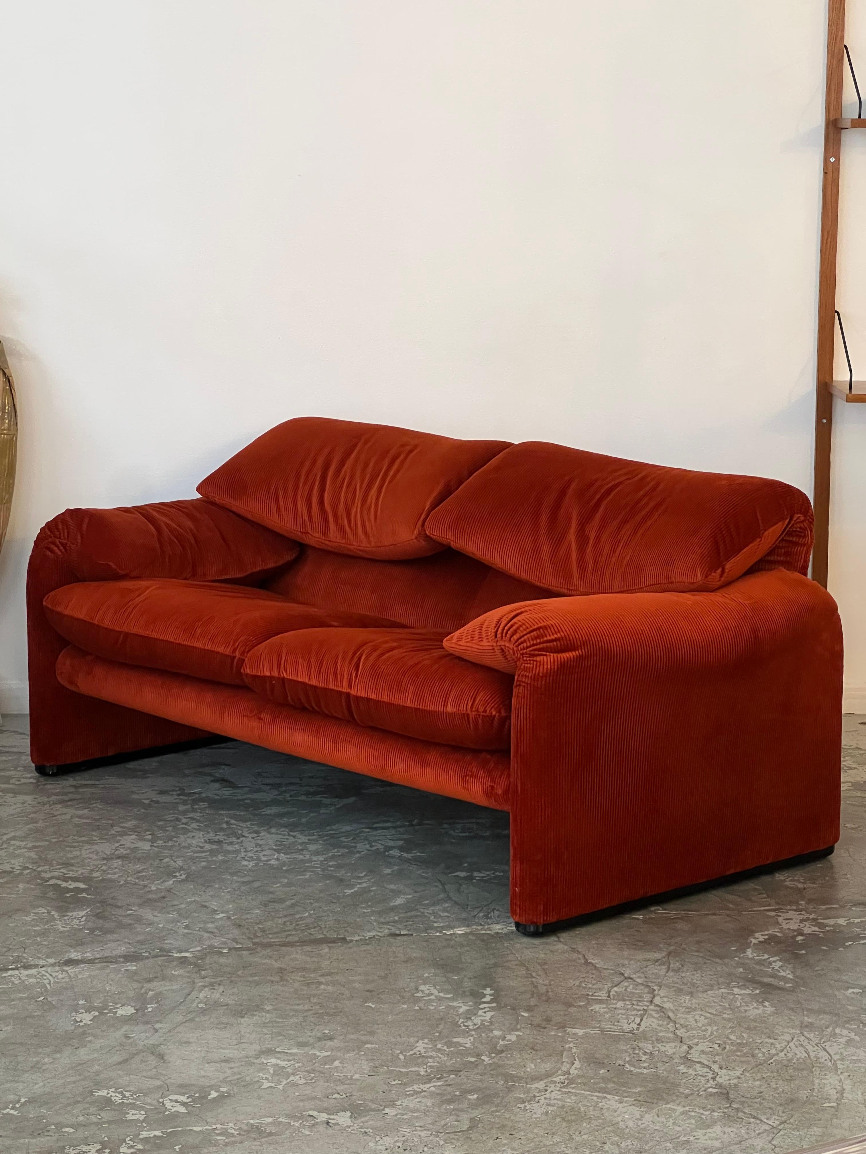 Maralunga 2-seater sofa by Vico Magistretti for Cassina Italy 1973 For ...