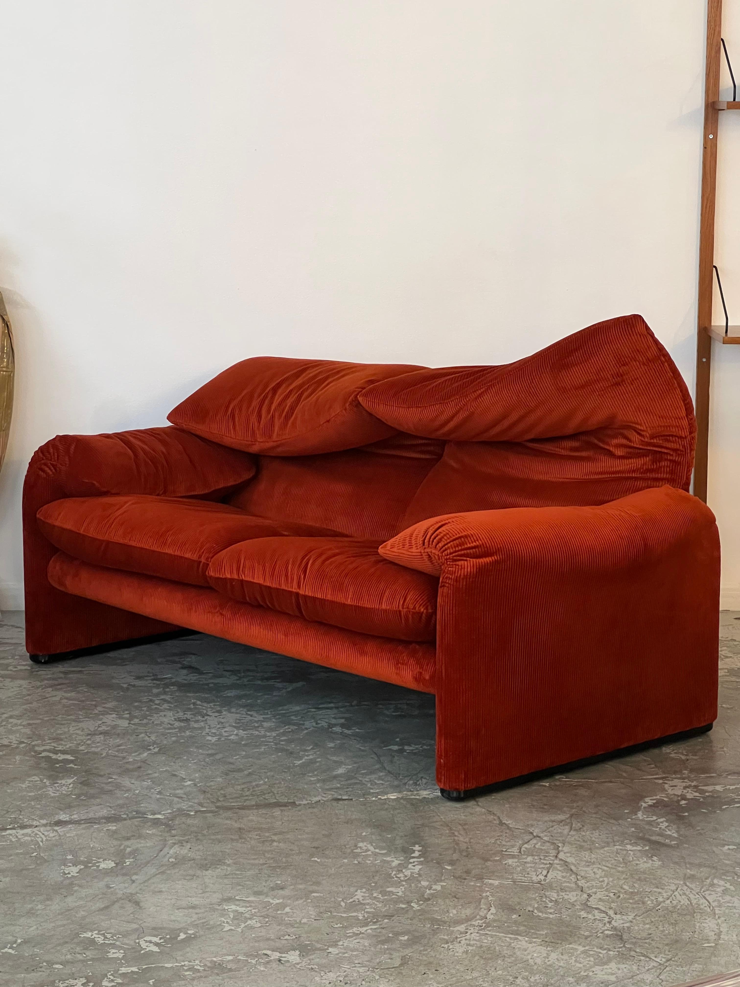 Maralunga 2-seater sofa by Vico Magistretti for Cassina Italy 1973 For ...