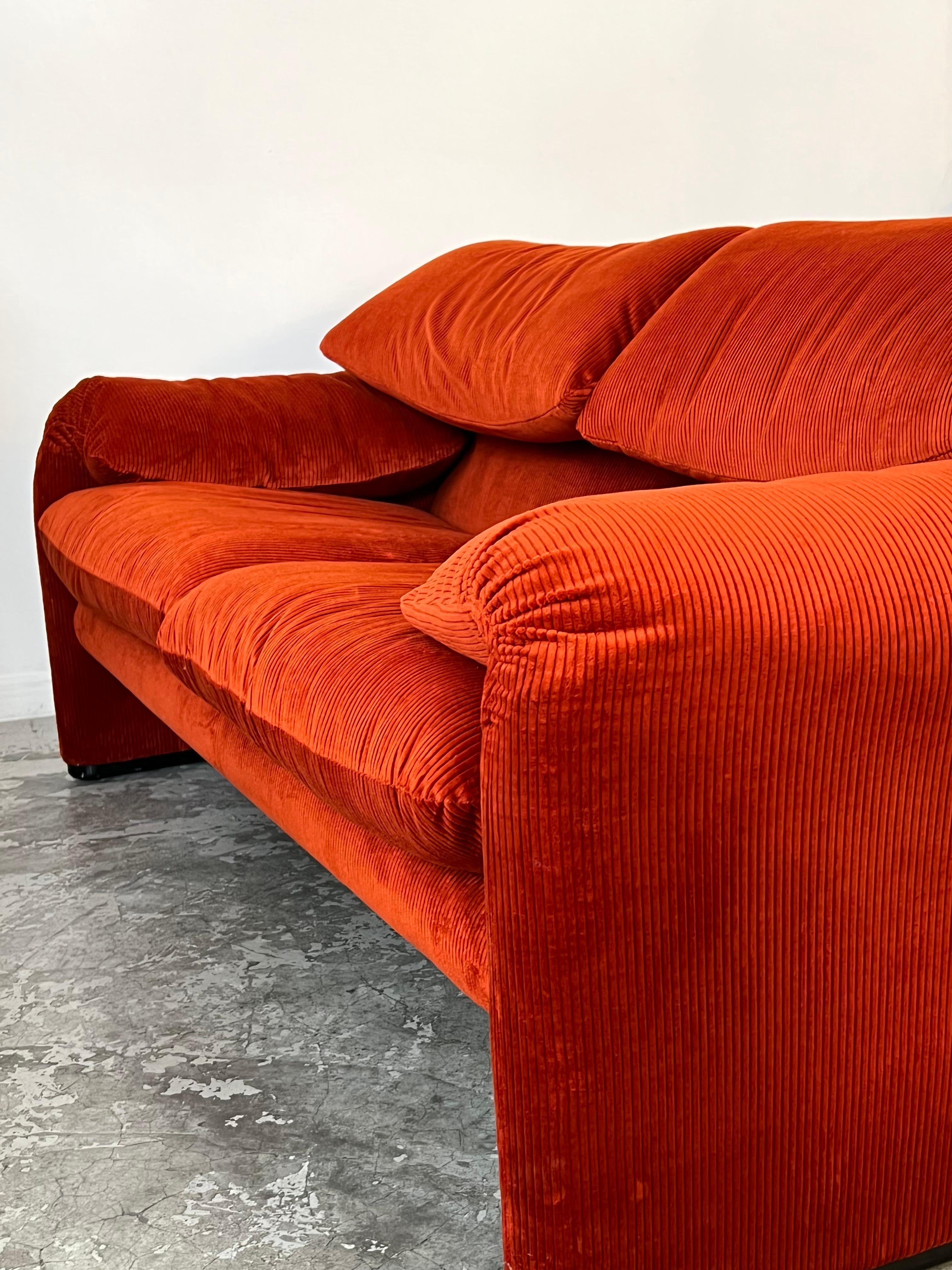 Maralunga 2-seater sofa by Vico Magistretti for Cassina Italy 1973 For ...