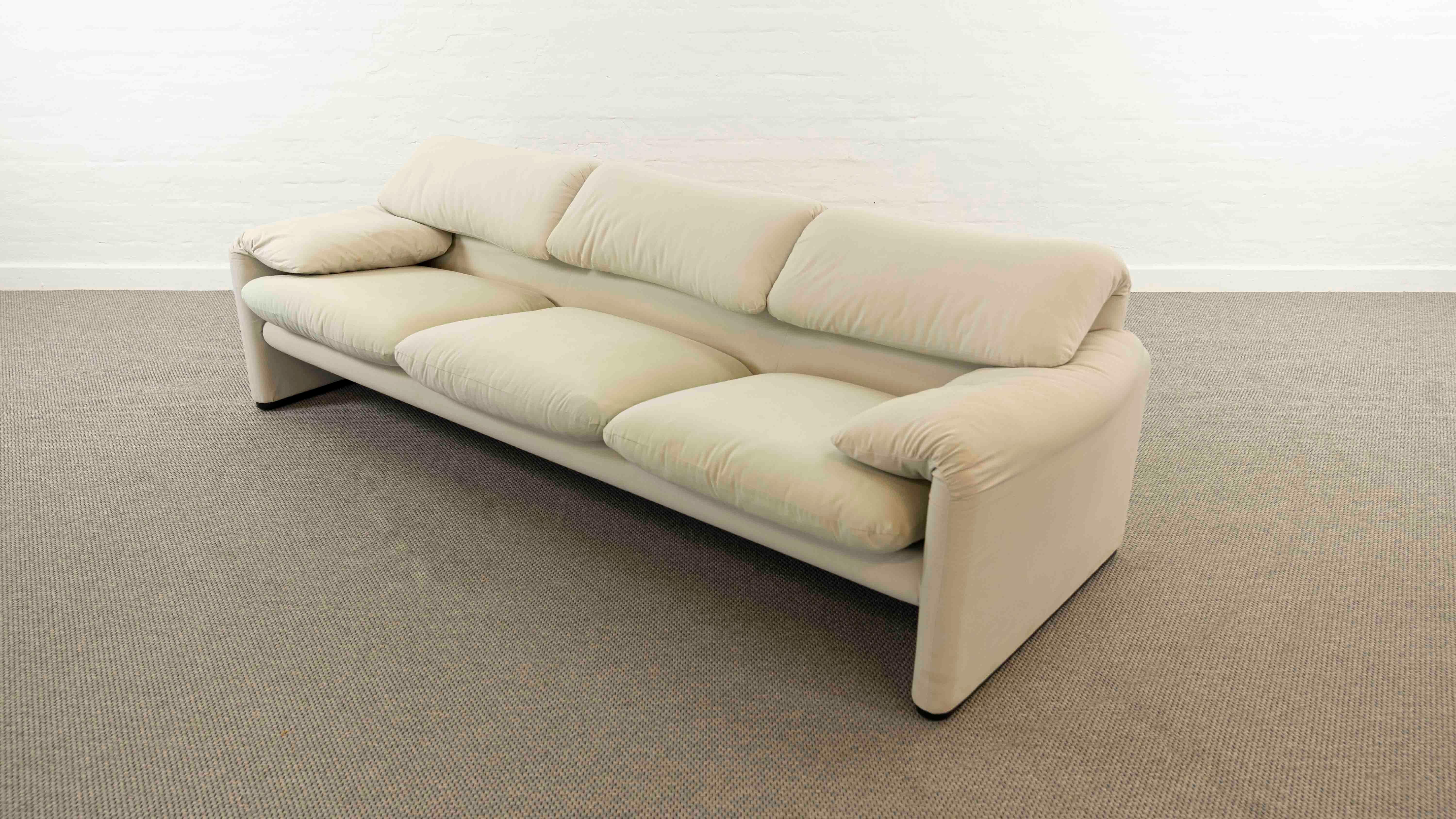 Maralunga 3-Seat Sofa in Offwhite by Vico Magistretti for Cassina ...