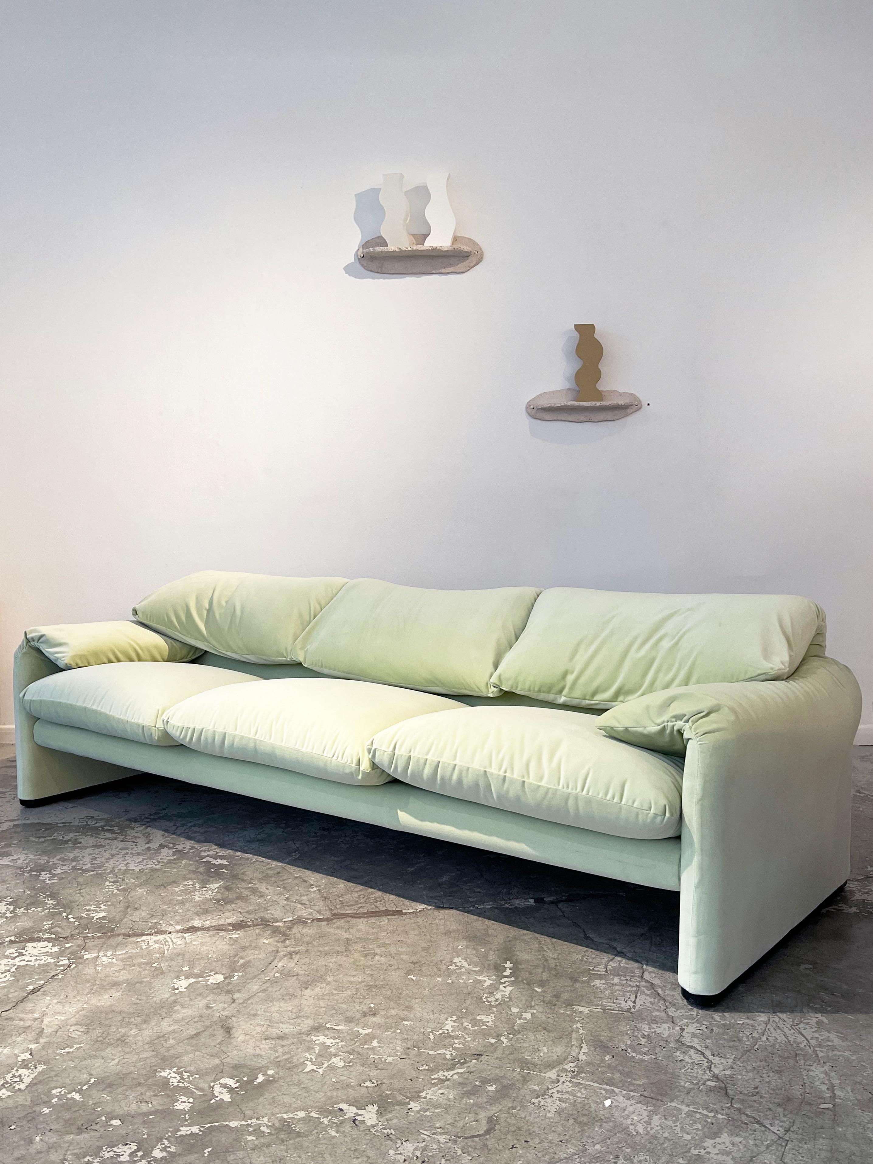 Maralunga 3-seater sofa by Vico Magistretti for Cassina Italy 1973 For ...