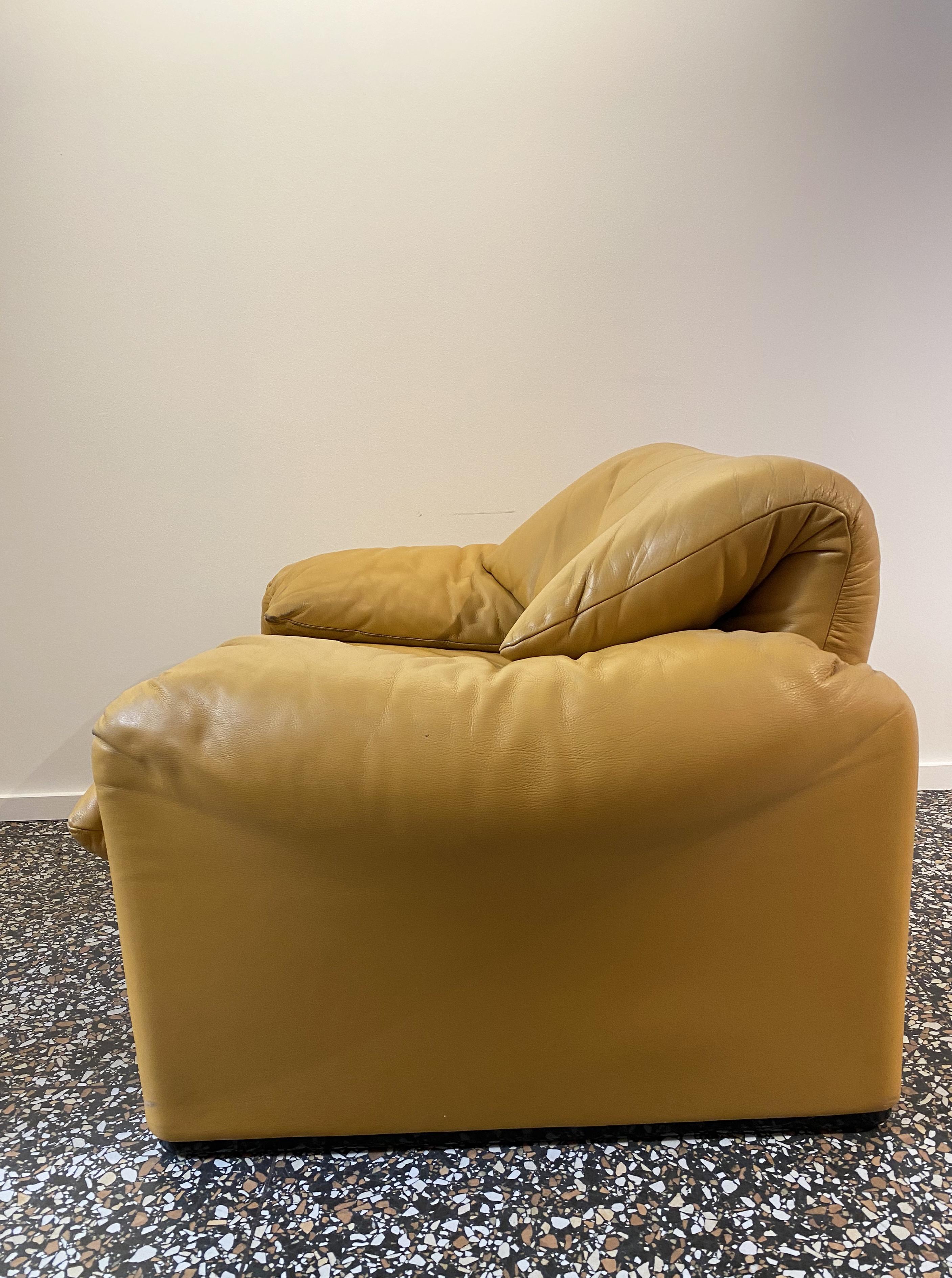 Pair of leather Vico Magistretti Maralunga Armchairs for Cassina, Italy ...