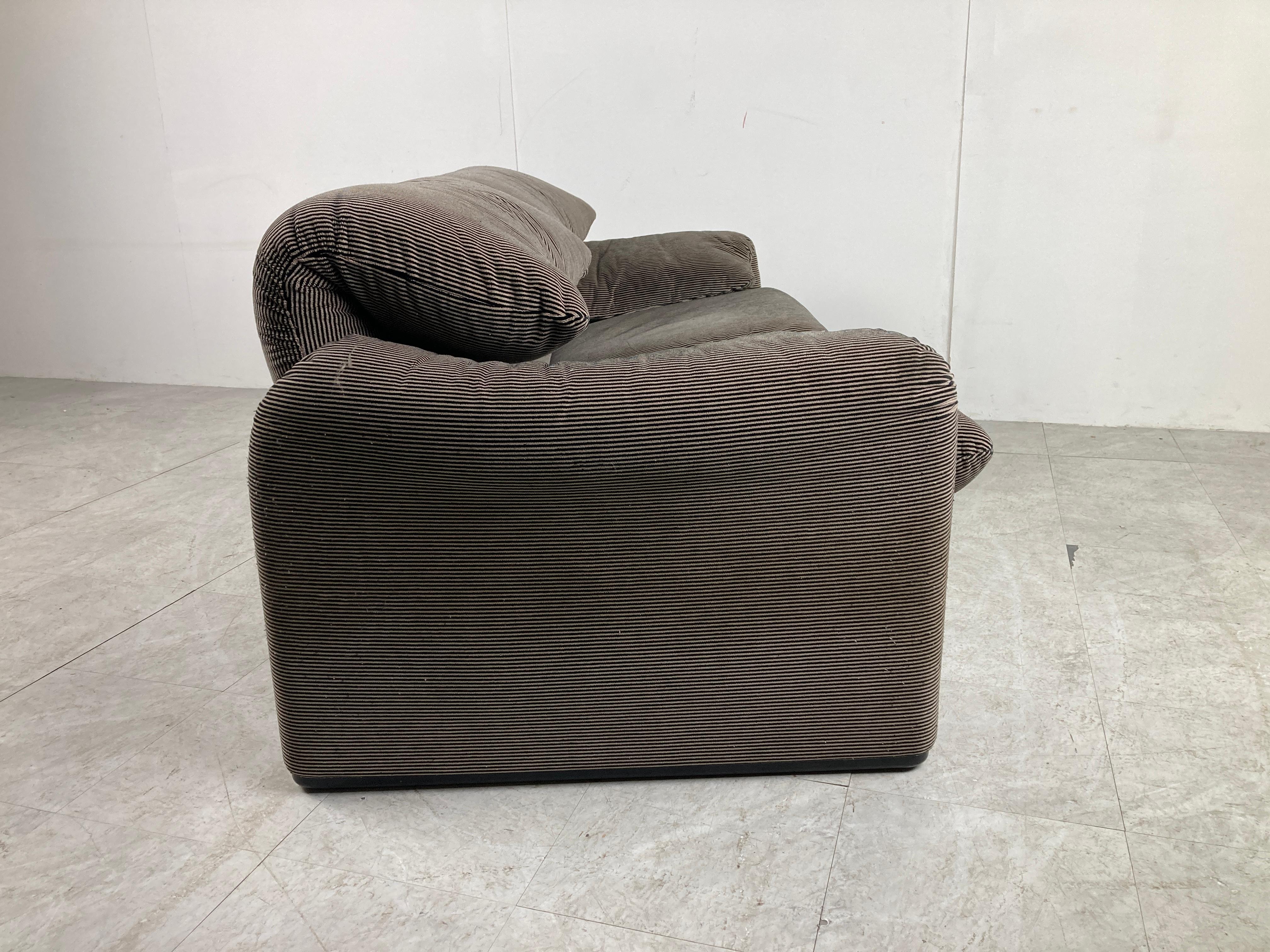 Maralunga sofa by Vico Magistretti for Cassina at 1stDibs