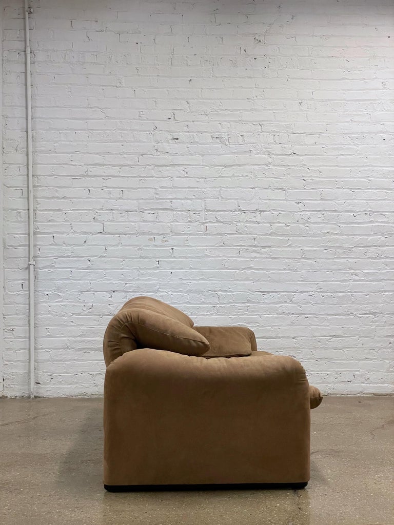Maralunga Sofa Designed by Vico Magistretti for Cassina at 1stDibs