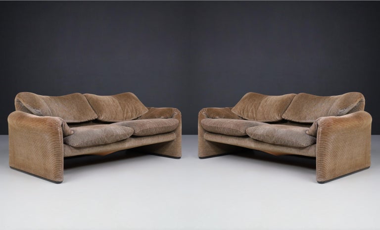 Maralunga Sofas by Vico Magistretti for Cassina, 1970s For Sale at 1stDibs