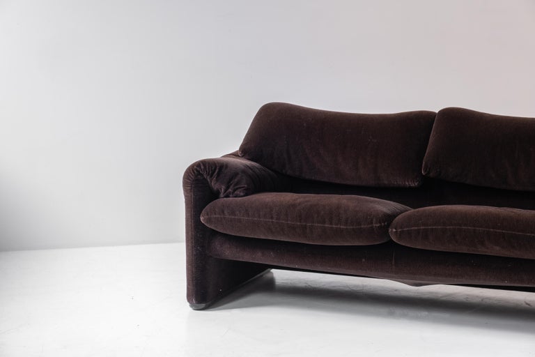 Maralunga two-seater by Vico Magistretti for Cassina, Italy 1970s. at ...