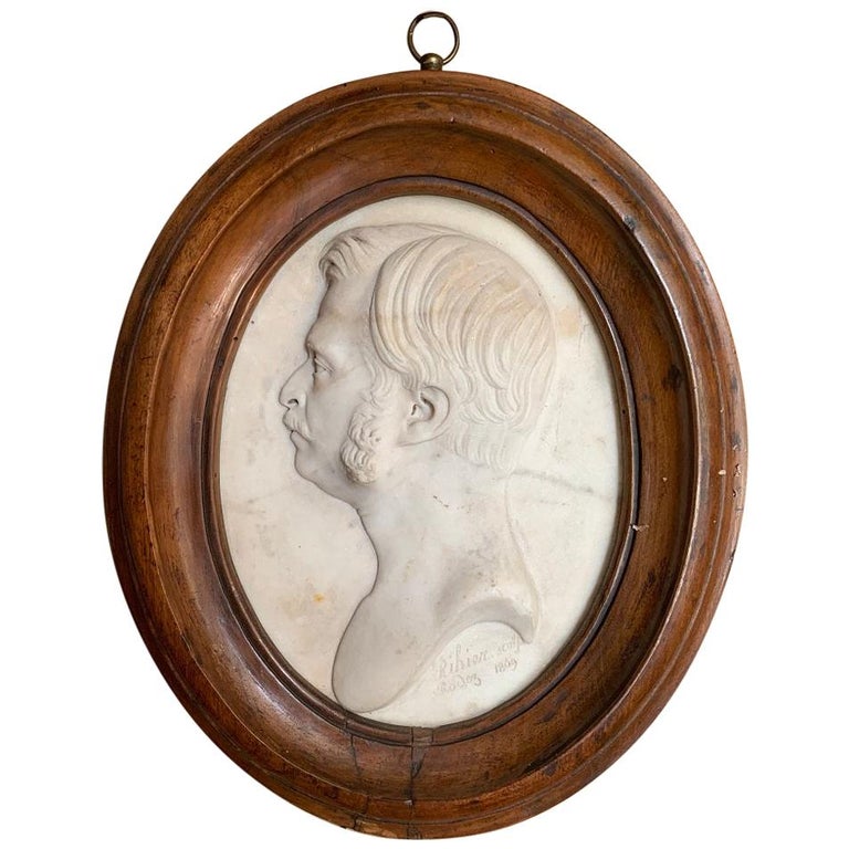 Marble and Walnut Medaillon Profile Sculpture For Sale at 1stDibs