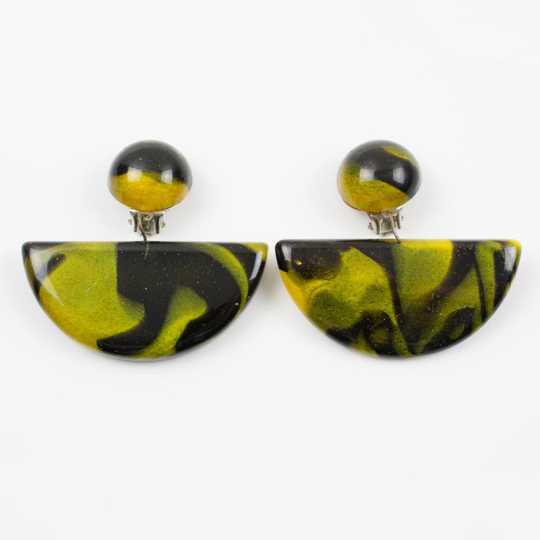 Marc Labat Paris Geometrische Harz-Ohrclips, schwarz und grün ...