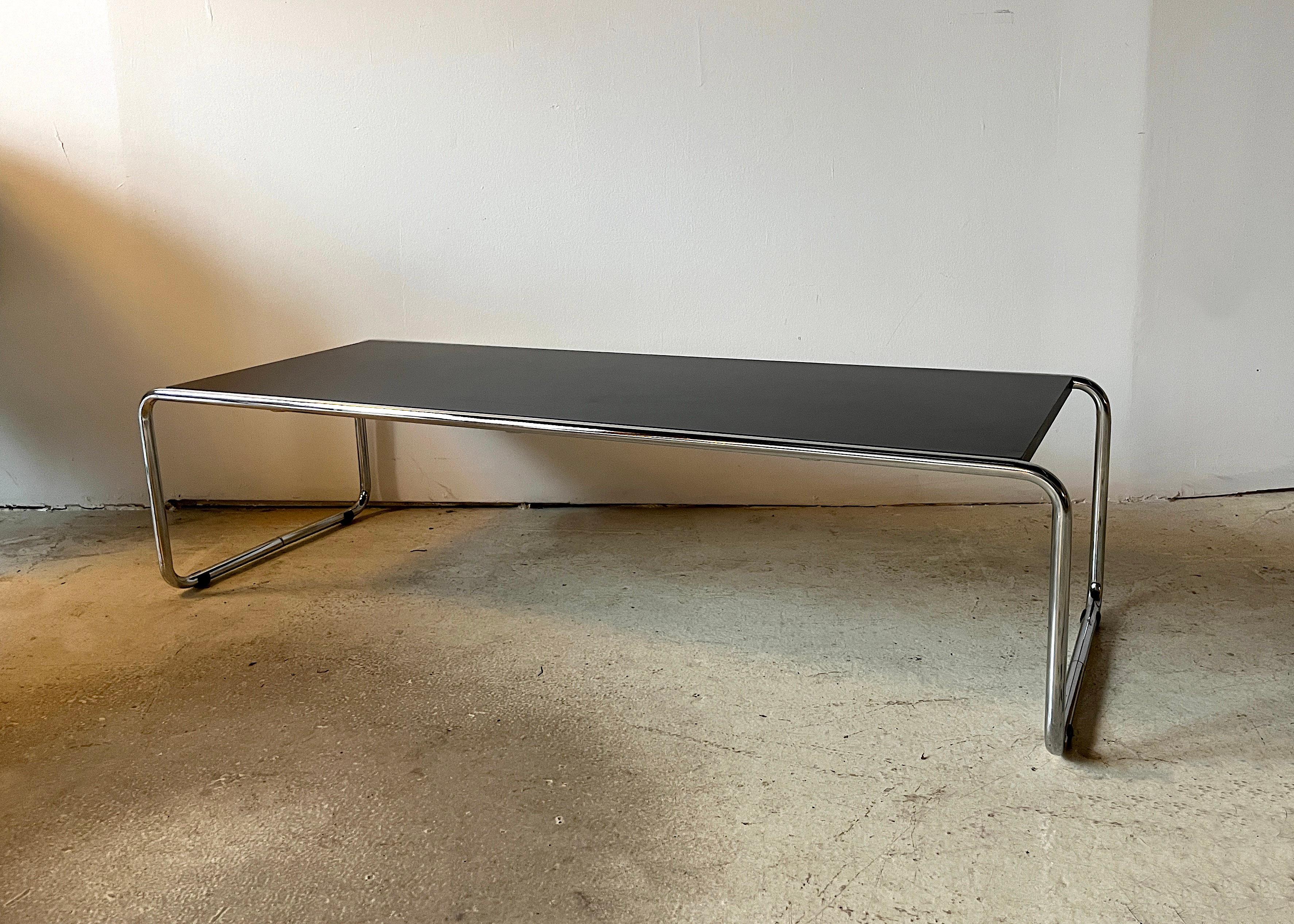 Marcel Breuer for Gavina/Knoll Mid-Century Modern Black Mica Laccio ...