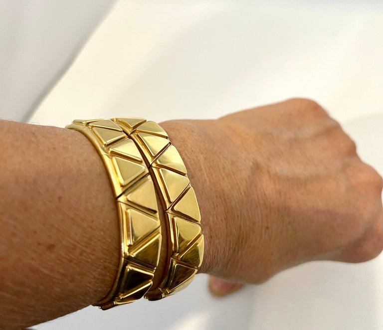 Marina B Cuff Pair in 18 Karat Yellow Gold 90 Gm Triangoli Collection ...