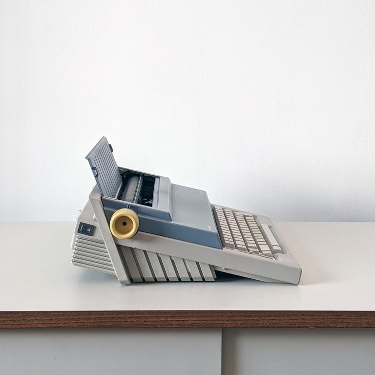 Mario Bellini, ET Personal 55 Portable Typewriter for Olivetti 1985-86 ...