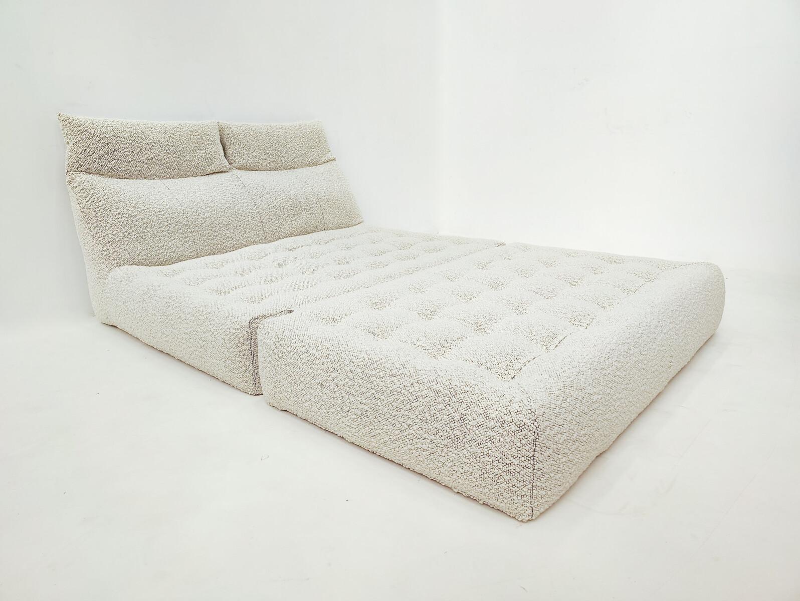 Mario Bellini " Le Bambole" Bed for B&B Italia, 1970s - Boucle Fabric ...