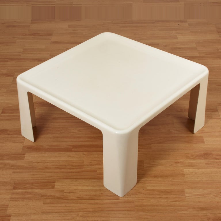 Mario Bellini Midcentury Fibreglass "Amanta" Italian Coffee Table for C ...