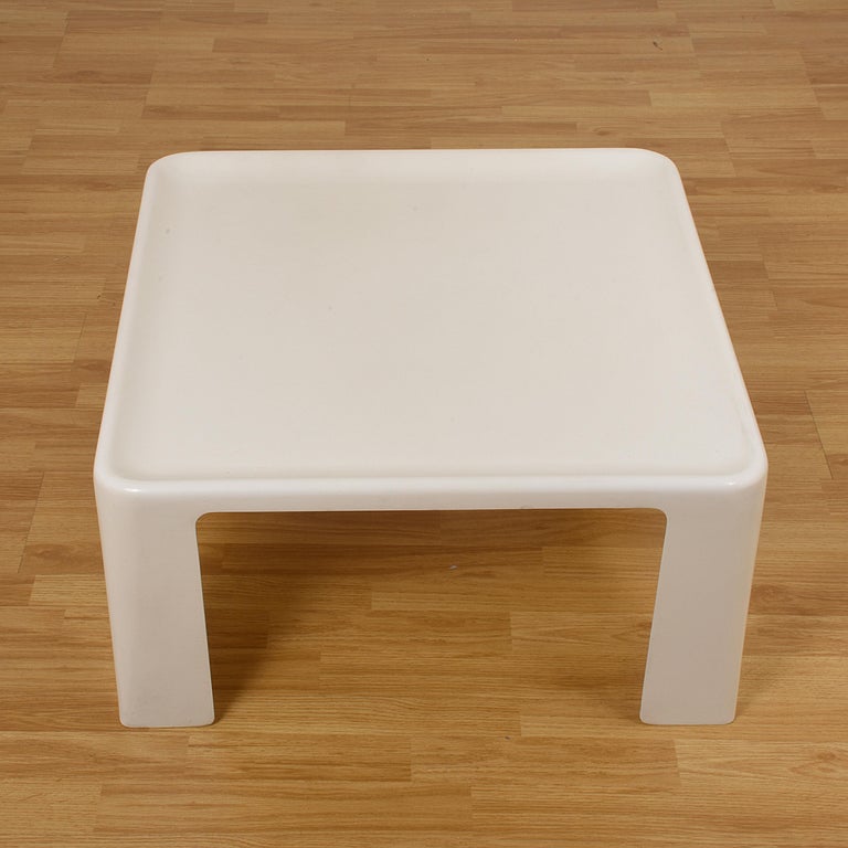Mario Bellini Midcentury Fibreglass "Amanta" Italian Coffee Table for C ...