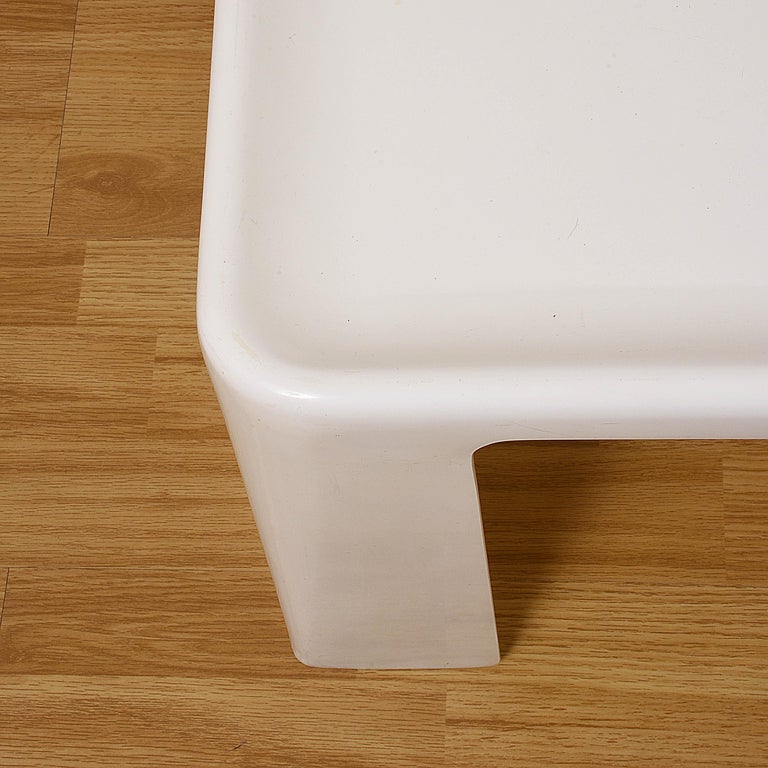 Mario Bellini Midcentury Fibreglass "Amanta" Italian Coffee Table for C ...