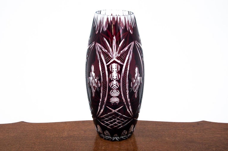 Maroon crystal vase, Poland, 1960s For Sale at 1stDibs
