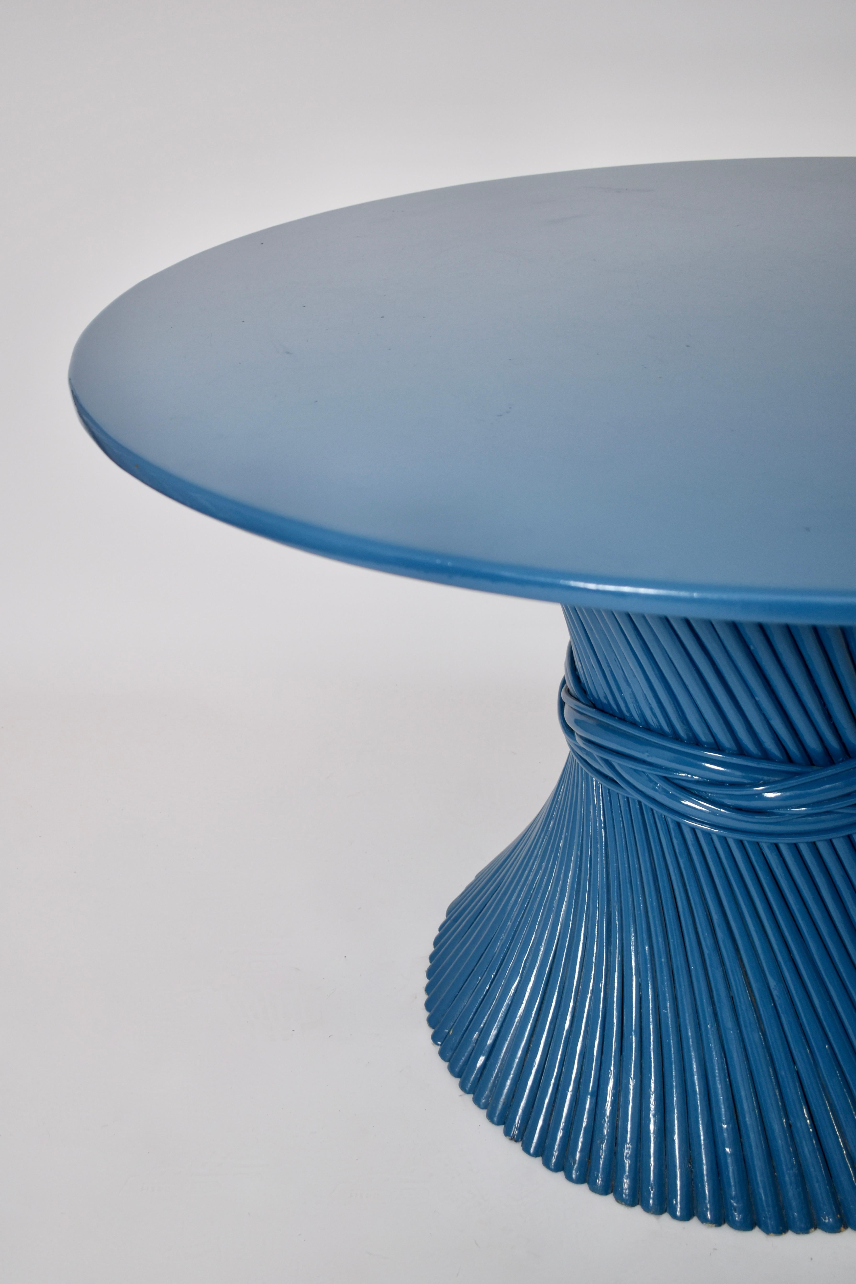 Mc Guire rattan and wood blue lacquered round dining table, 1970s For ...