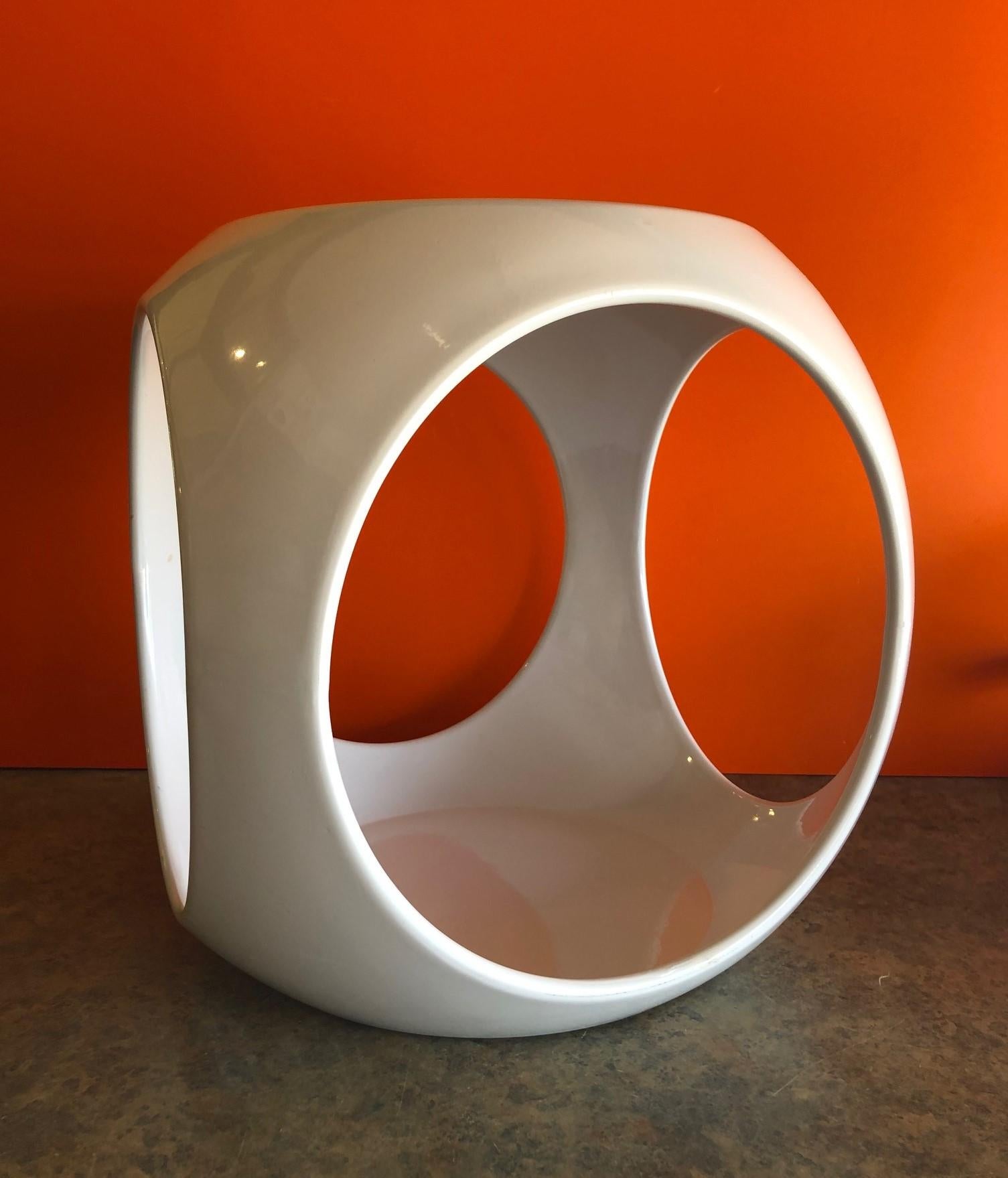 MCM Fiberglass Side Table in the Style of Luigi Colani at 1stDibs ...