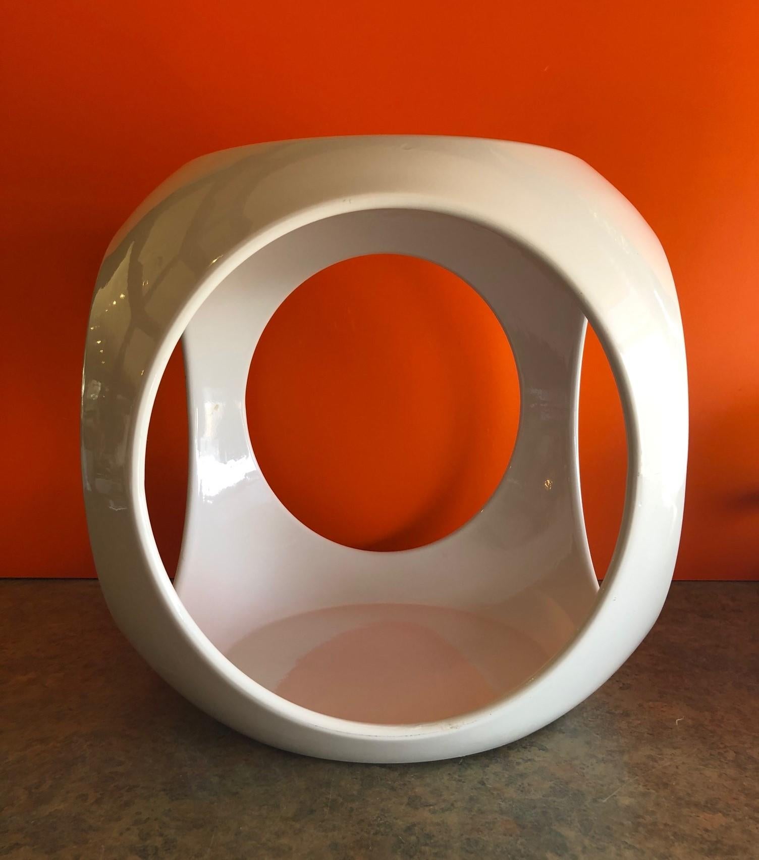 MCM Fiberglass Side Table in the Style of Luigi Colani at 1stDibs ...