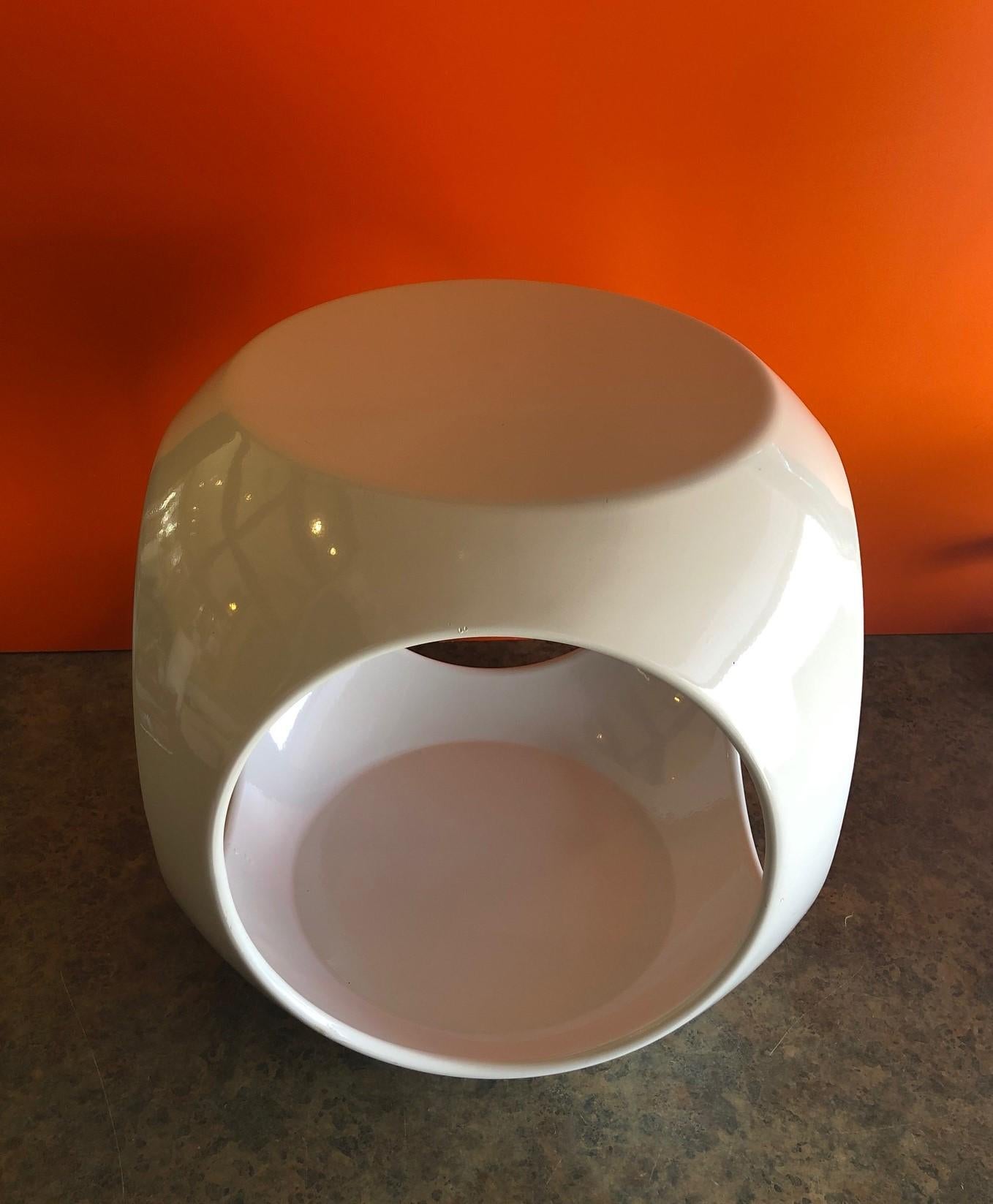 MCM Fiberglass Side Table in the Style of Luigi Colani at 1stDibs ...