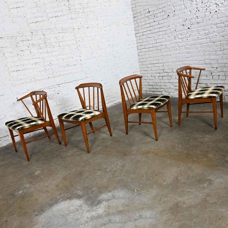 MCM Maple Spindle Barrel Back Dining Chairs 2 Side 2 Arm Attr ...