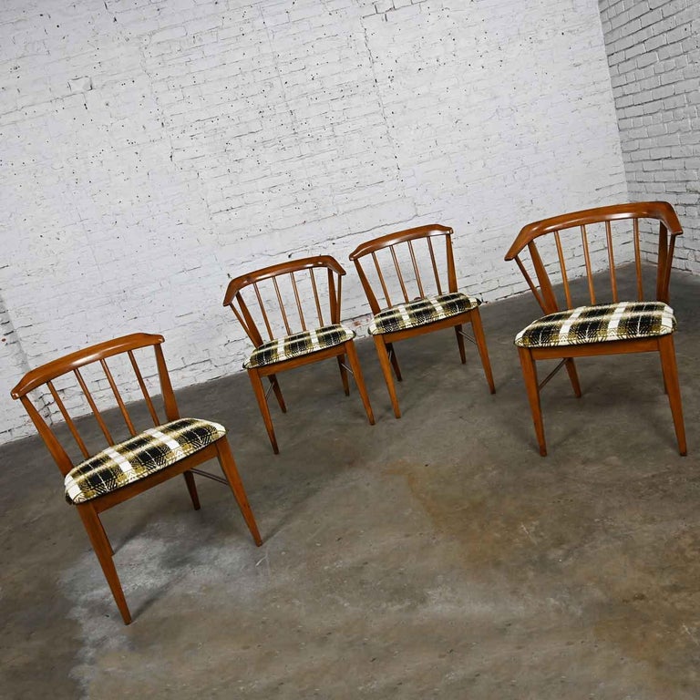 MCM Maple Spindle Barrel Back Dining Chairs 2 Side 2 Arm Attr ...