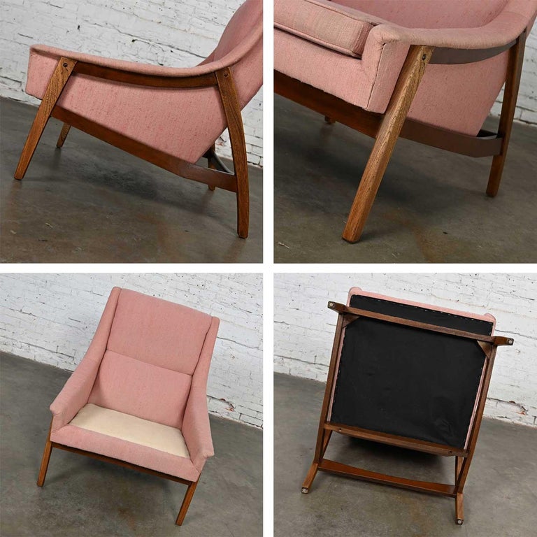 Fauteuil de salon MCM en noyer et cadre en frêne avec tissu rose de ...
