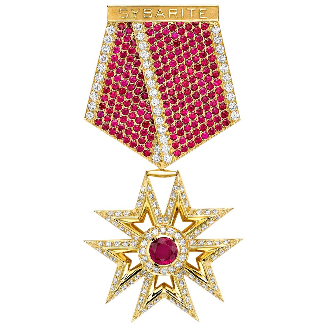 Medal Brooch 18 Karat Yellow Gold 2.20 Carat Diamond Rubies at 1stDibs