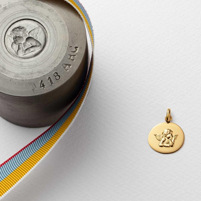 Medal Raphael Angel Yellow Gold For Sale at 1stDibs