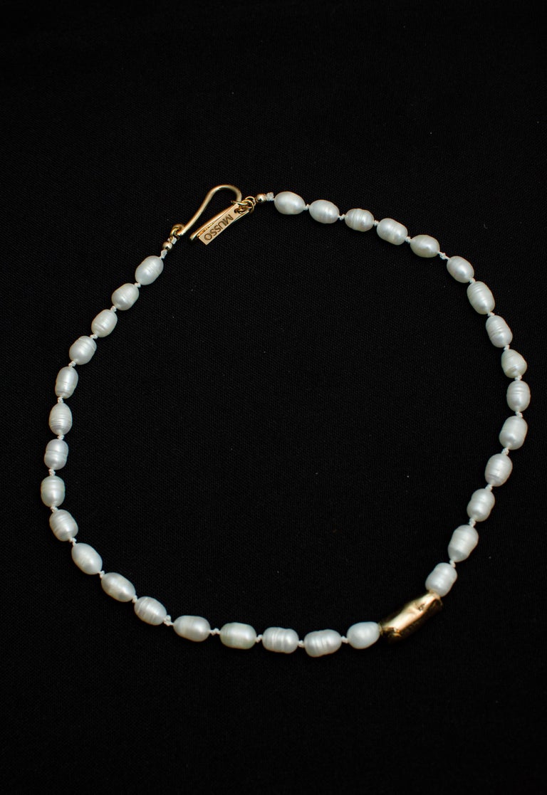 Medium freshwater pearl necklace For Sale at 1stDibs