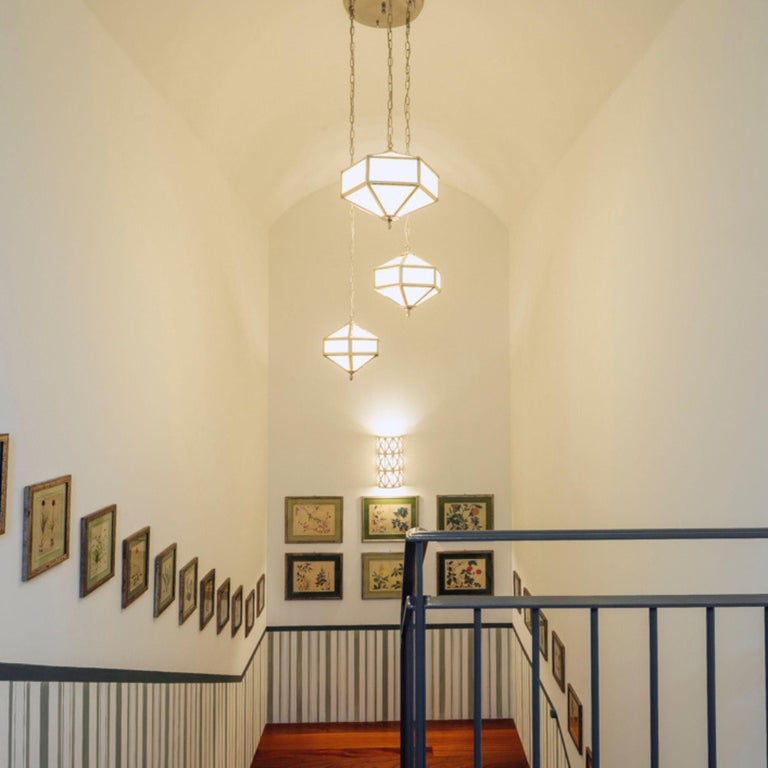 Medium poligonal geometric suspension with brass structure and glass ...