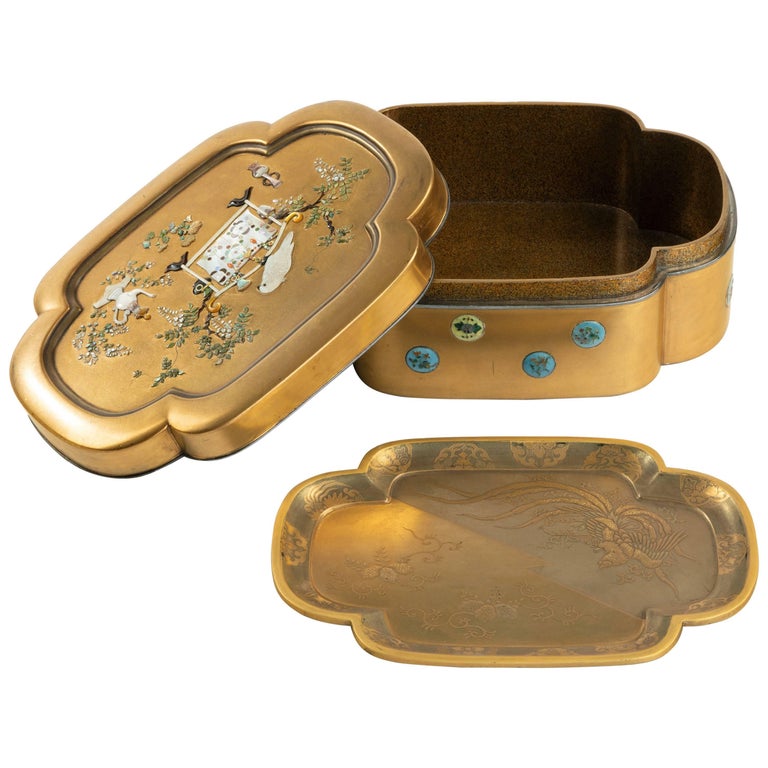 Meiji Period Shibayama and Gold Lacquer Box at 1stDibs