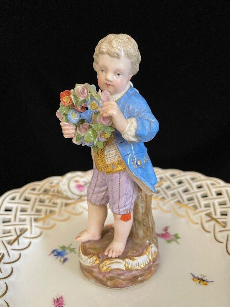 Meissen Centerpiece / Etagere with Figurine, 1880 For Sale at 1stDibs