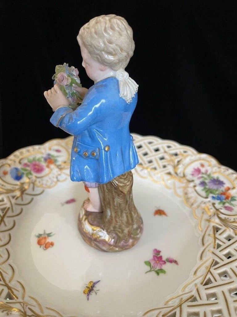 Meissen Centerpiece / Etagere with Figurine, 1880 For Sale at 1stDibs