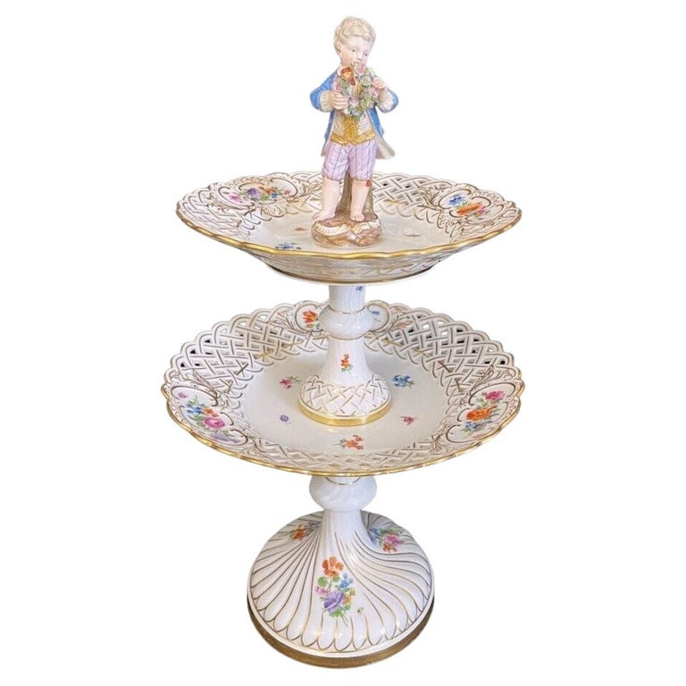 Meissen Centerpiece / Etagere with Figurine, 1880 For Sale at 1stDibs