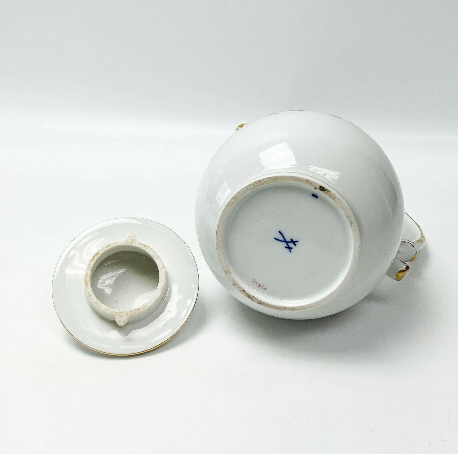 Meissen Germany Kakiemon Dragon Hand Painted Porcelain Coffee or Chocolate Pot For Sale at ...