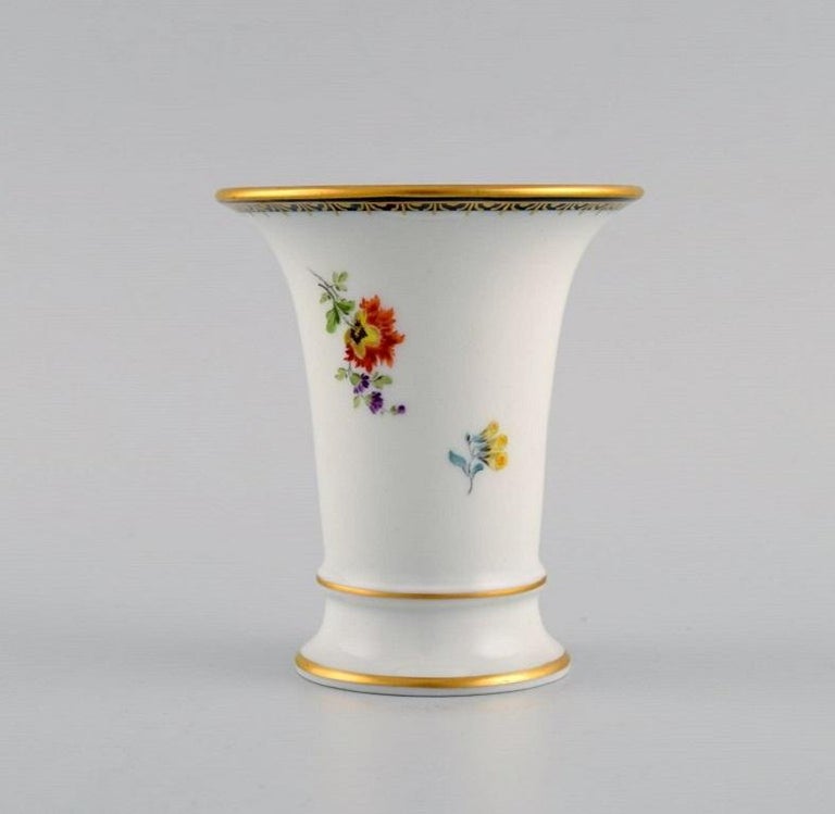 Meissen, Germany. Two vases and two small bowls in hand-painted ...