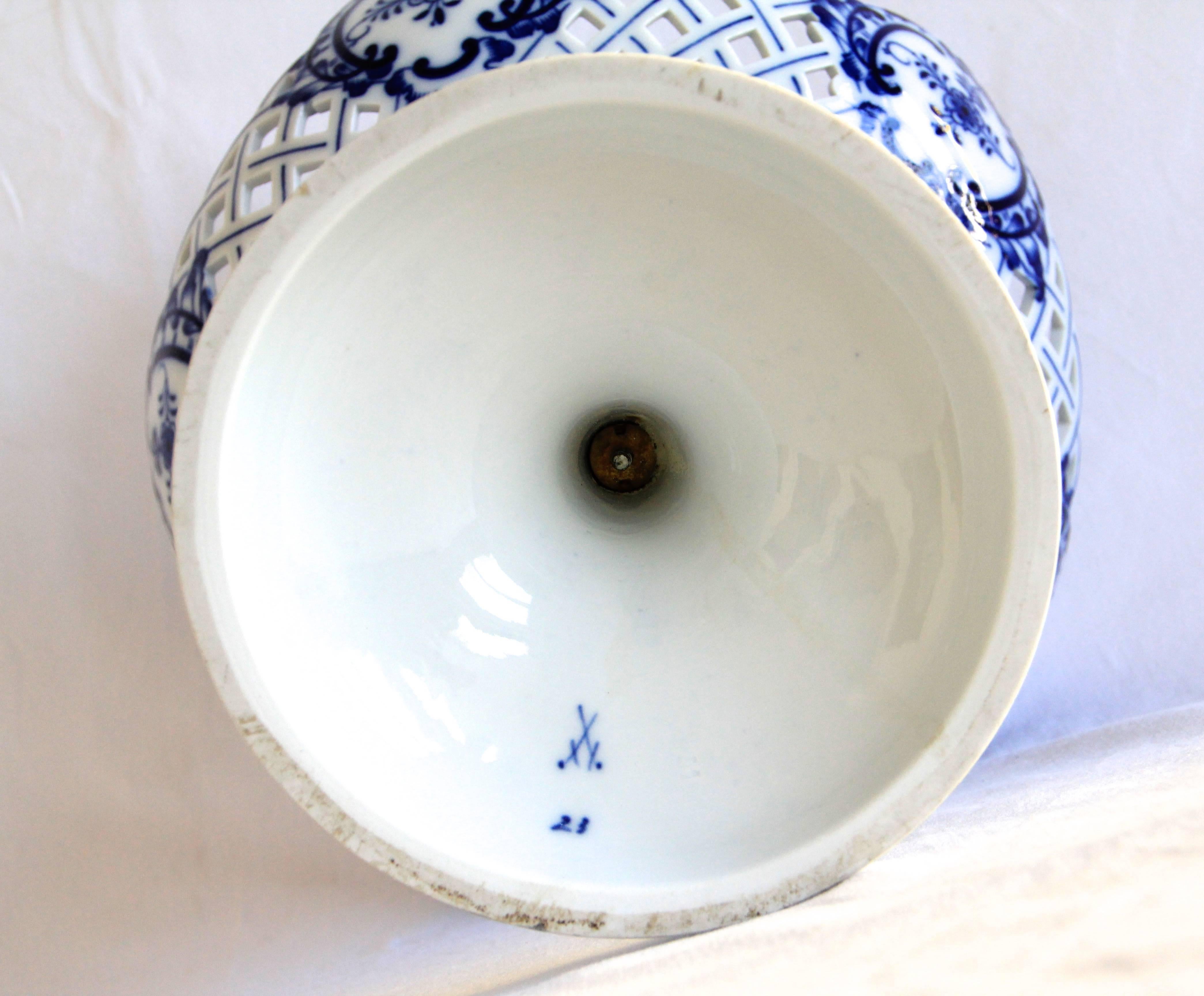 Meissen Porcelain Centerpiece with Blue Onion Pattern, Germany, circa ...