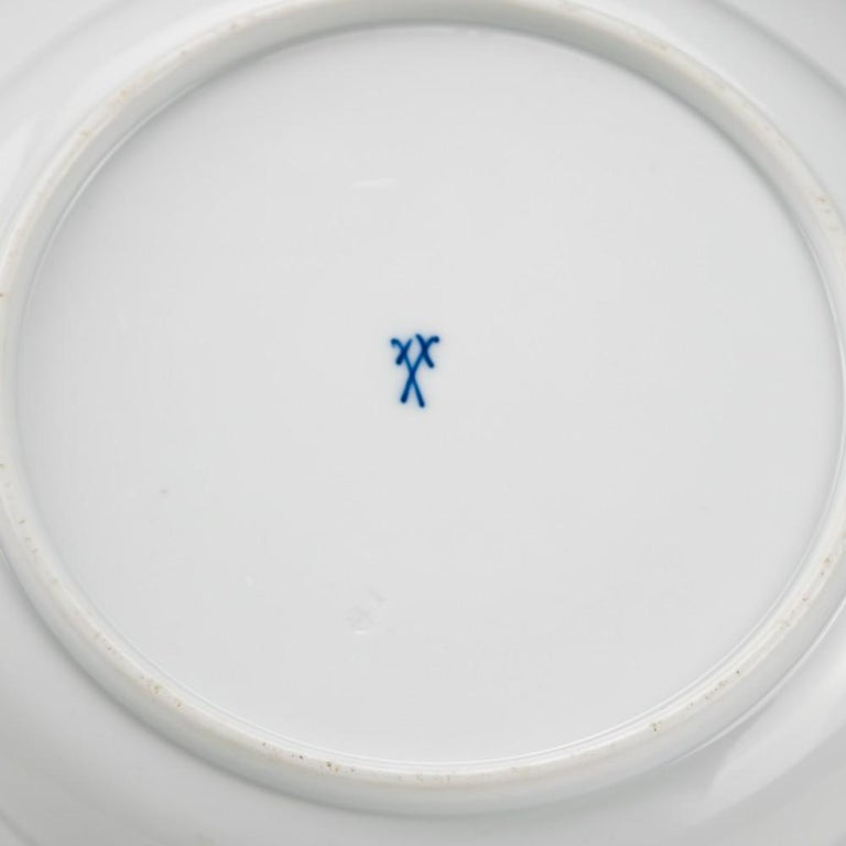Meissen "Yellow Lion" Plate, circa 1740 For Sale at 1stDibs