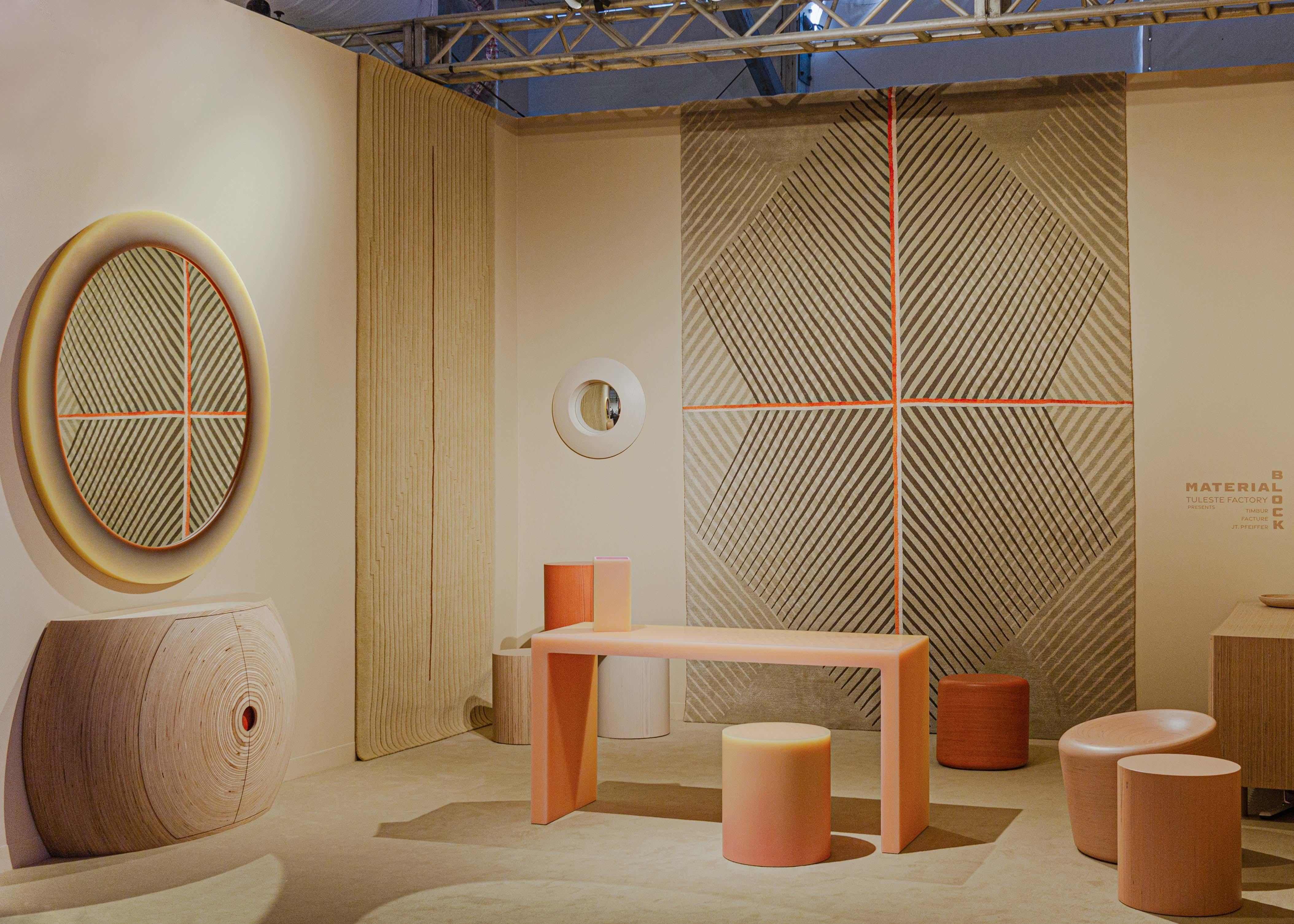 Taburete Shift de resina de Facture Studio, representado por la fábrica ...