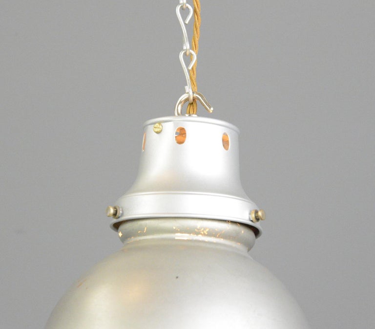 Lampes à suspension en verre mercuré d'Adolf Meyer pour Zeiss, années ...