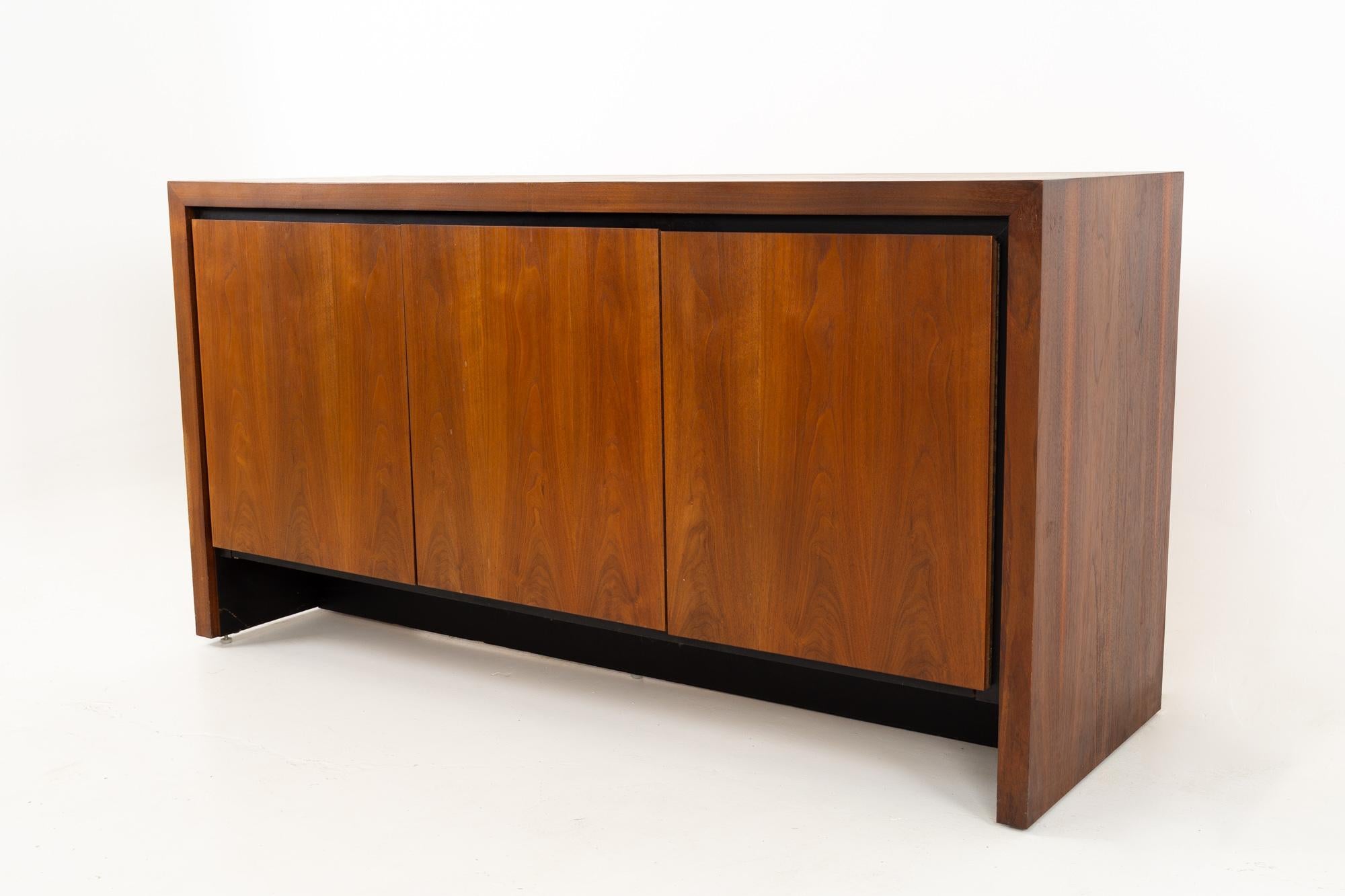 Merton Gershun for Dillingham Mid Century Walnut Sideboard Buffet ...