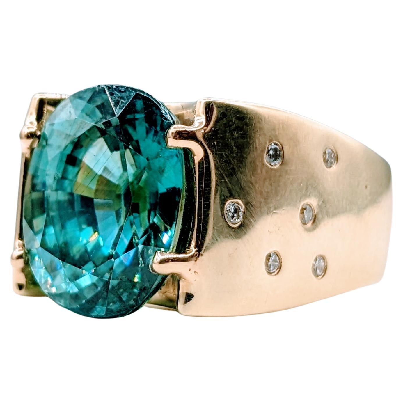 Vibrant 0.73ct Blue Zircon and Diamond Vintage Ring For Sale at 1stDibs