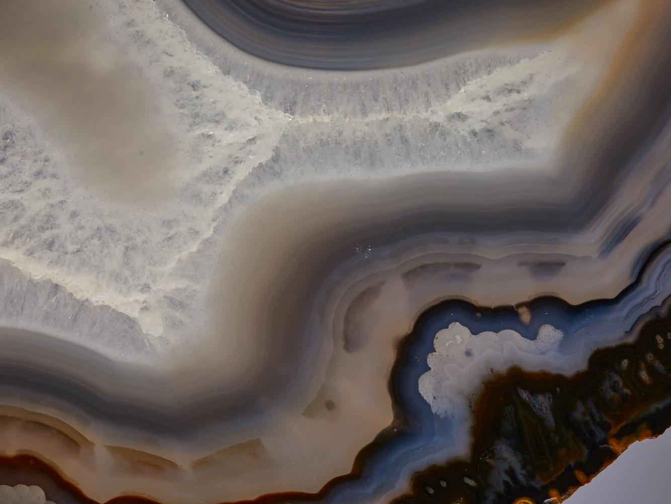 Mesmerizing Agate with White Quartz For Sale at 1stDibs