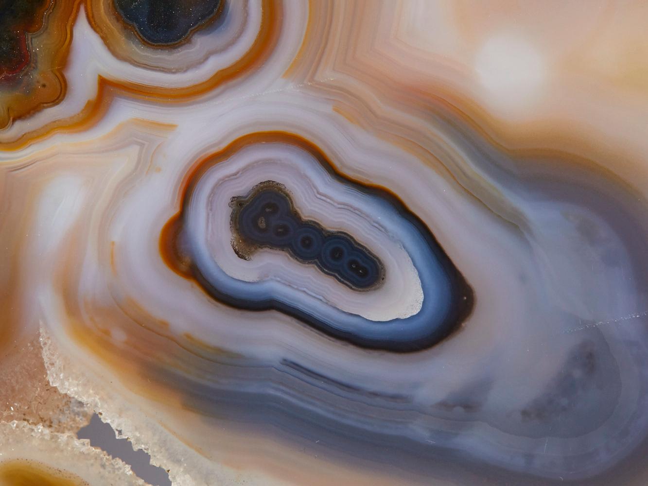 Mesmerizing Agate with White Quartz For Sale at 1stDibs