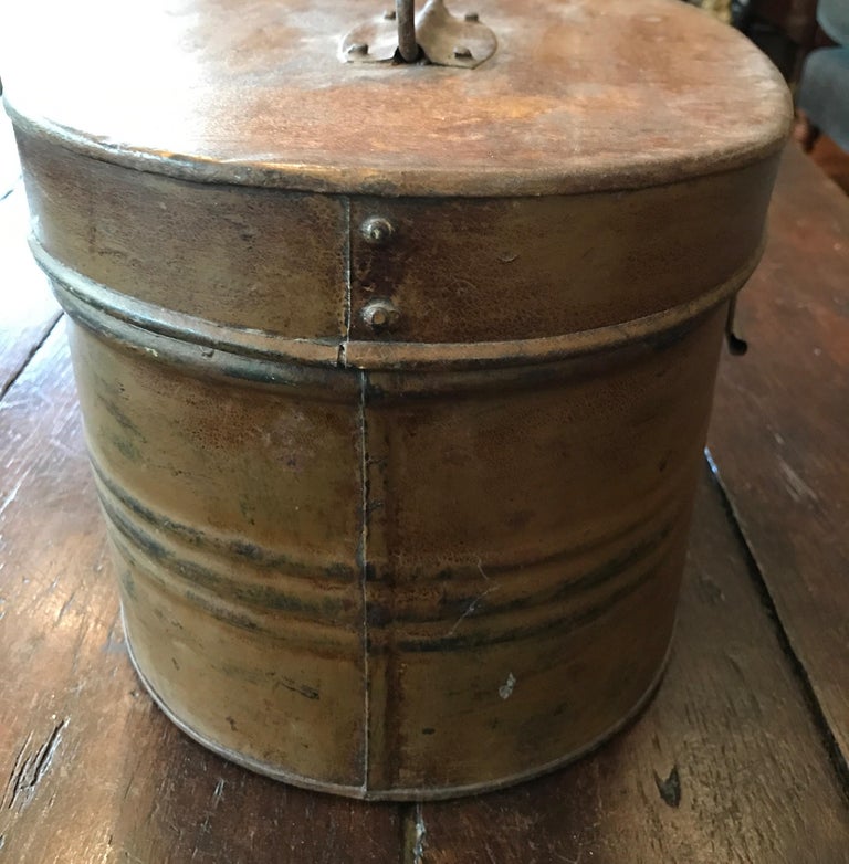 Metal Hat Box in Trompe l'oeil, 19th Century For Sale at 1stDibs