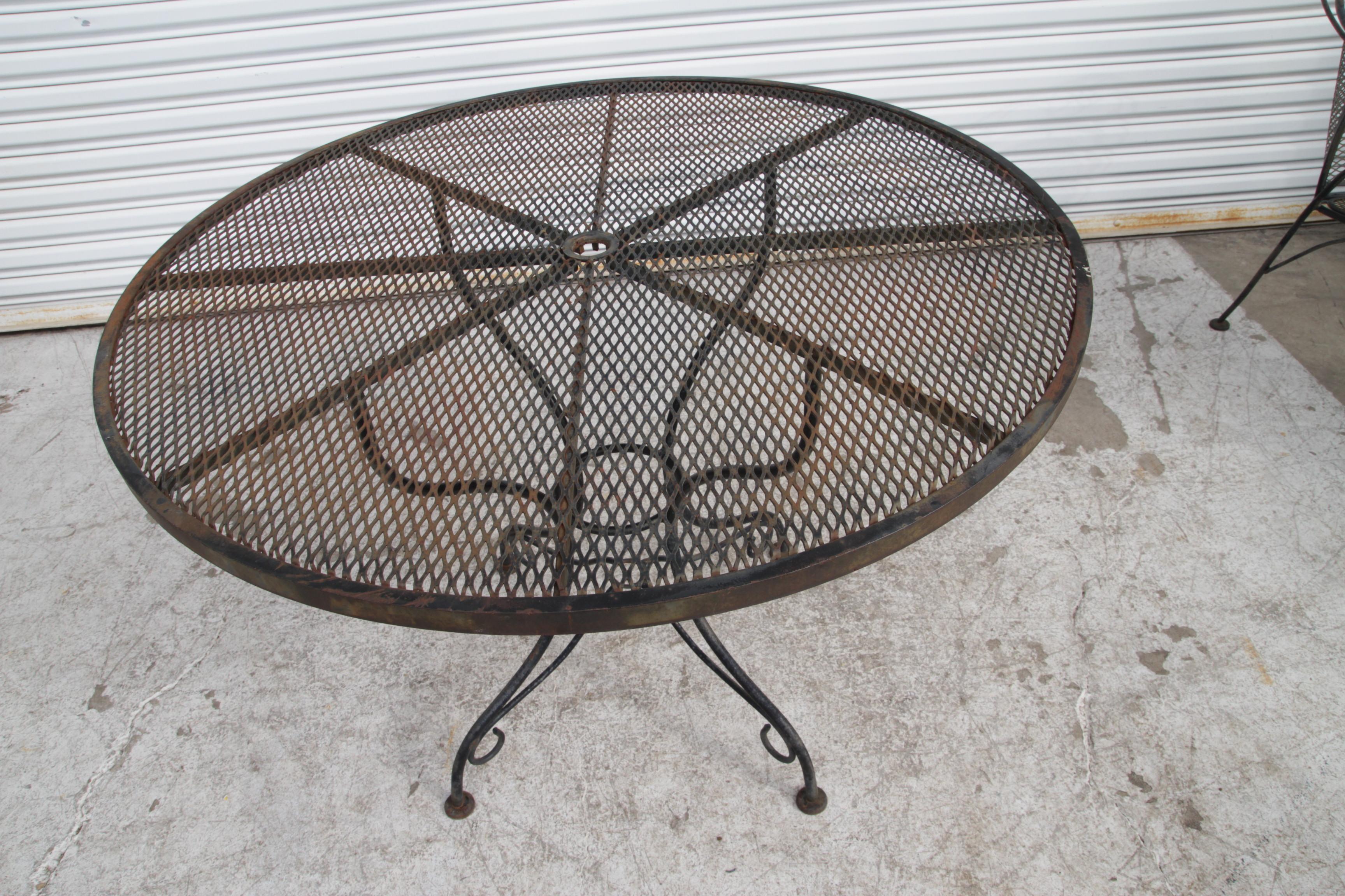 Vintage Russell Woodard Wrought Iron patio table set For Sale at 1stDibs