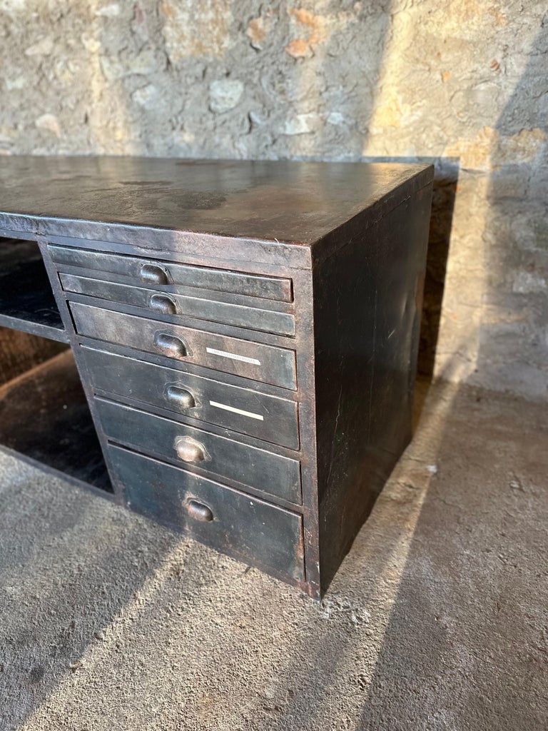 Meuble Industriel En Métal For Sale at 1stDibs