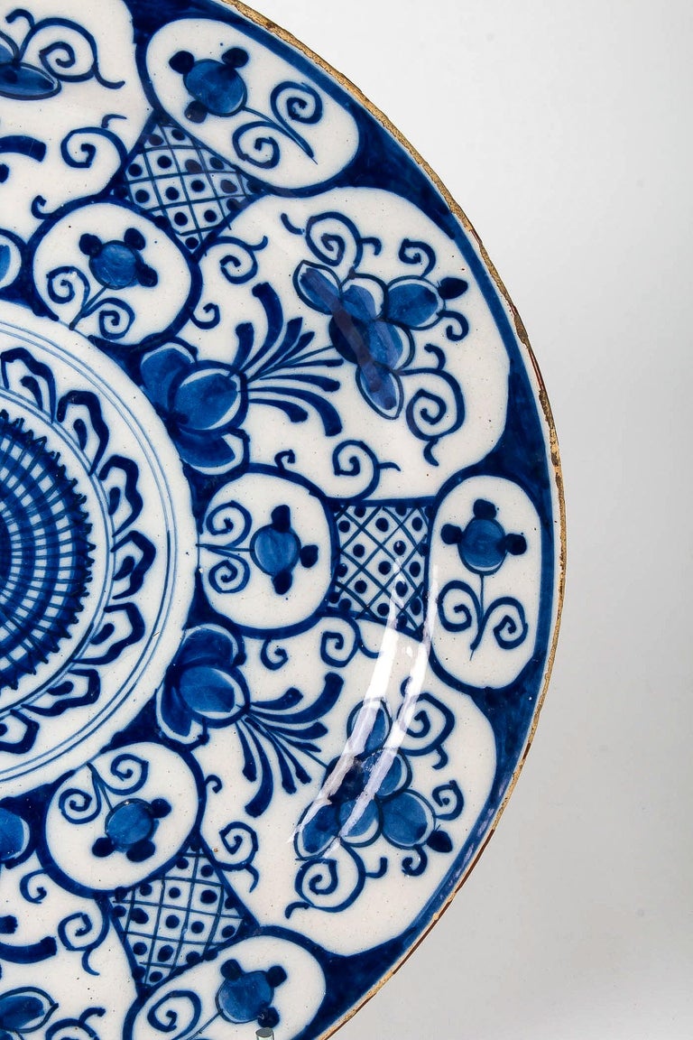 Mid-18th Century, Delft Faience Round Dish, circa 1750 For Sale at 1stDibs